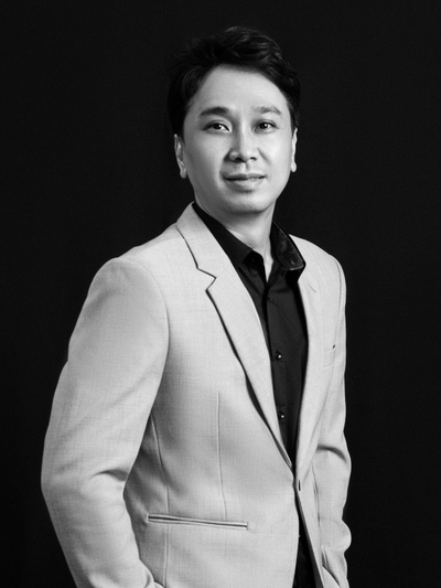 VERTICAL STUDIO PEOPLES